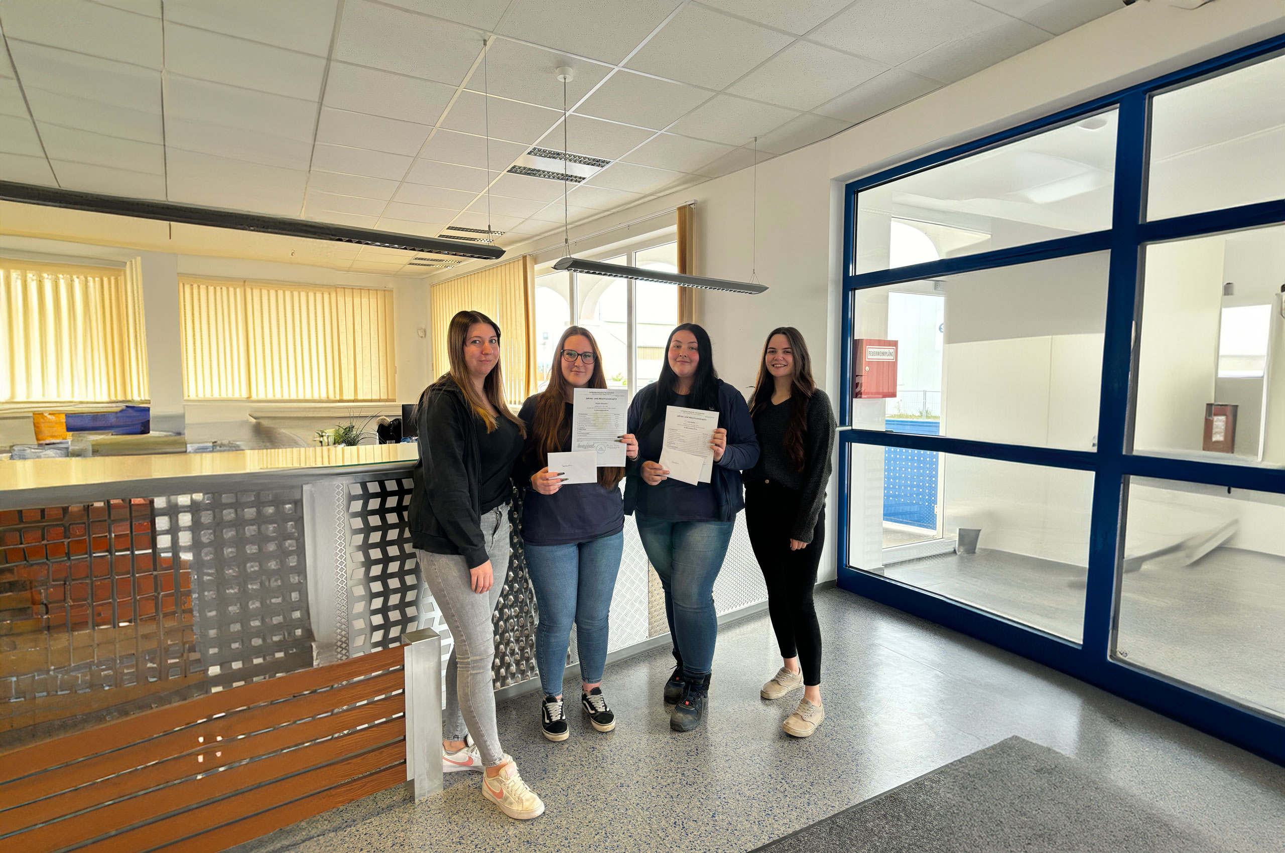 Ein Hoch auf unsere Superstars Samantha und Nadine! - BLECHA